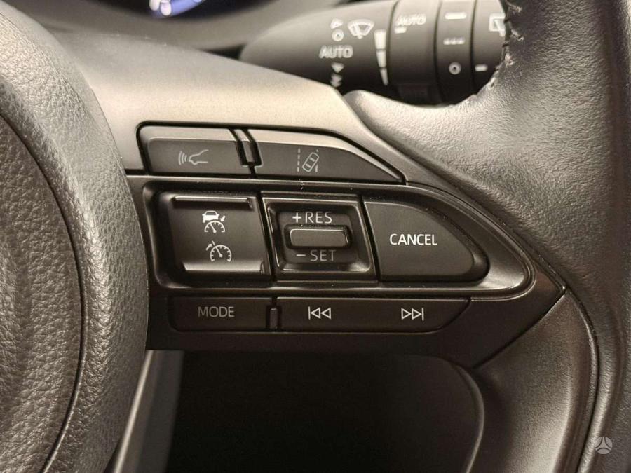 Pelēks Toyota Yaris Cross 2023 Panevēža, ar dzinēja tilpumu 1.49 L un nobraukumu 28 tūkst. km par 18700 €, foto 18 vietnē AUTOMOTO.COM.LV