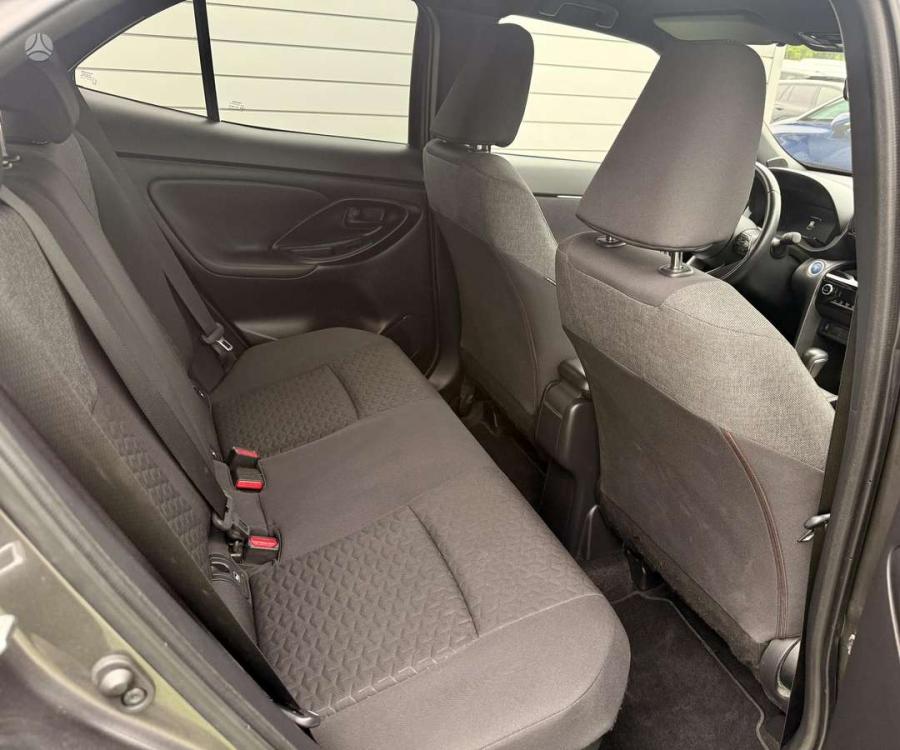Pelēks Toyota Yaris Cross 2023 Panevēža, ar dzinēja tilpumu 1.49 L un nobraukumu 28 tūkst. km par 18700 €, foto 26 vietnē AUTOMOTO.COM.LV