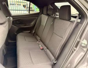 Pelēks Toyota Yaris Cross 2023 Panevēža, ar dzinēja tilpumu 1.49 L un nobraukumu 28 tūkst. km par 18700 €, foto 27 vietnē AUTOMOTO.COM.LV