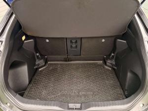 Pelēks Toyota Yaris Cross 2023 Panevēža, ar dzinēja tilpumu 1.49 L un nobraukumu 28 tūkst. km par 18700 €, foto 29 vietnē AUTOMOTO.COM.LV