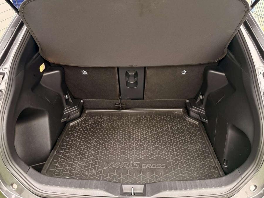 Pelēks Toyota Yaris Cross 2023 Panevēža, ar dzinēja tilpumu 1.49 L un nobraukumu 28 tūkst. km par 18700 €, foto 29 vietnē AUTOMOTO.COM.LV
