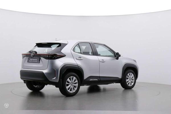Grey Toyota Yaris Cross 2023 in Vilnius, with an engine capacity of 1.49 L and mileage of 164 thousand km for 15900 €, photo 2 on AUTOMOTO.COM.LV