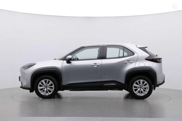 Grey Toyota Yaris Cross 2023 in Vilnius, with an engine capacity of 1.49 L and mileage of 164 thousand km for 15900 €, photo 3 on AUTOMOTO.COM.LV