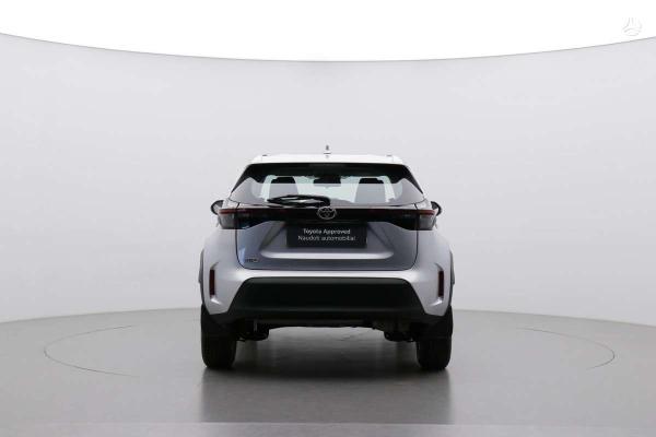 Grey Toyota Yaris Cross 2023 in Vilnius, with an engine capacity of 1.49 L and mileage of 164 thousand km for 15900 €, photo 4 on AUTOMOTO.COM.LV