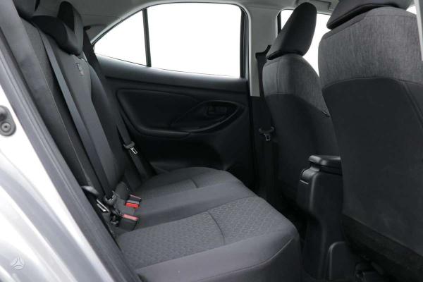 Grey Toyota Yaris Cross 2023 in Vilnius, with an engine capacity of 1.49 L and mileage of 164 thousand km for 15900 €, photo 9 on AUTOMOTO.COM.LV