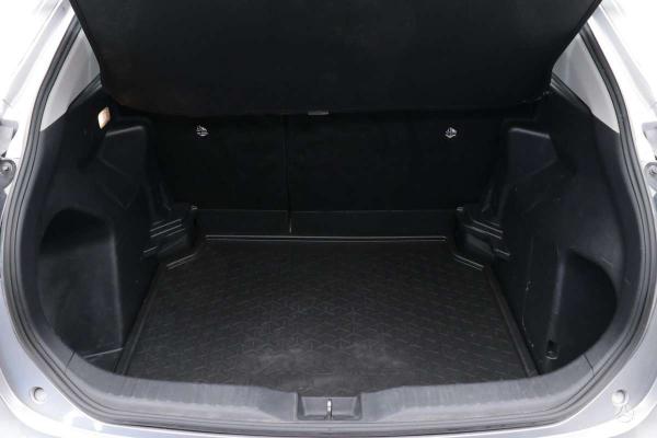 Grey Toyota Yaris Cross 2023 in Vilnius, with an engine capacity of 1.49 L and mileage of 164 thousand km for 15900 €, photo 10 on AUTOMOTO.COM.LV
