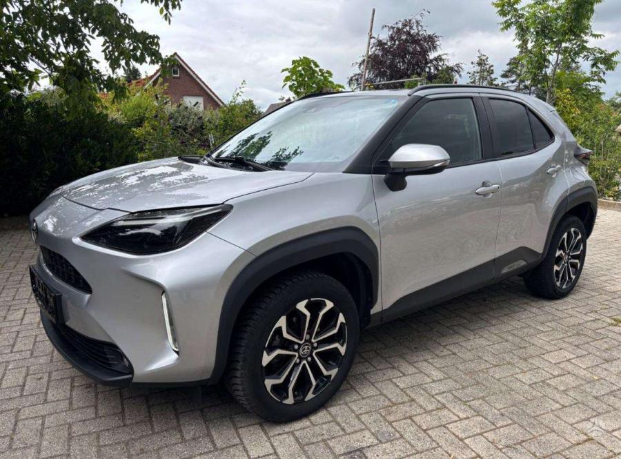 Серый Тойота Yaris Cross 2023 в Вильнюс, объемом двигателя 1.50 л и пробегом 140 тыс. км за 17900 €, фото 3 на AUTOMOTO.COM.LV