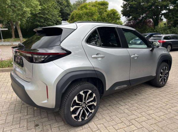 Pelēks Toyota Yaris Cross 2023 Viļņa, ar dzinēja tilpumu 1.50 L un nobraukumu 140 tūkst. km par 17900 €, foto 4 vietnē AUTOMOTO.COM.LV