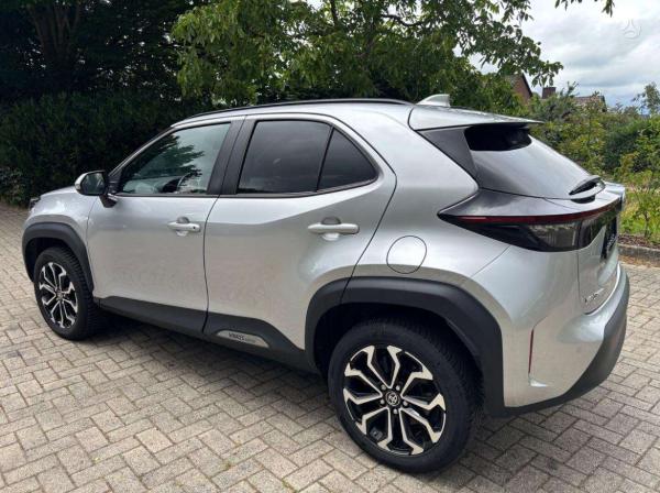 Pelēks Toyota Yaris Cross 2023 Viļņa, ar dzinēja tilpumu 1.50 L un nobraukumu 140 tūkst. km par 17900 €, foto 5 vietnē AUTOMOTO.COM.LV