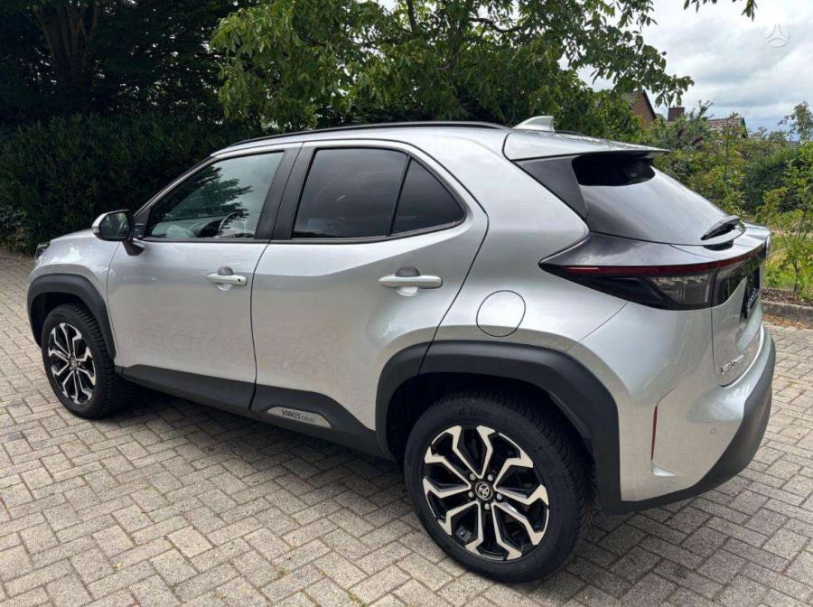 Серый Тойота Yaris Cross 2023 в Вильнюс, объемом двигателя 1.50 л и пробегом 140 тыс. км за 17900 €, фото 6 на AUTOMOTO.COM.LV