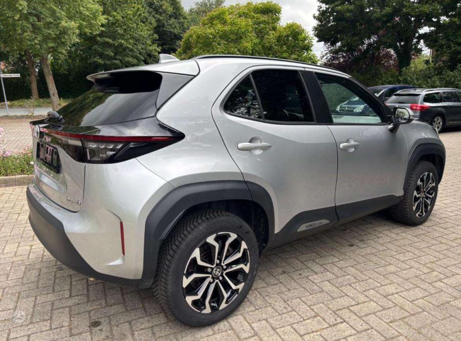 Серый Тойота Yaris Cross 2023 в Вильнюс, объемом двигателя 1.50 л и пробегом 145 тыс. км за 17999 €, фото 4 на AUTOMOTO.COM.LV
