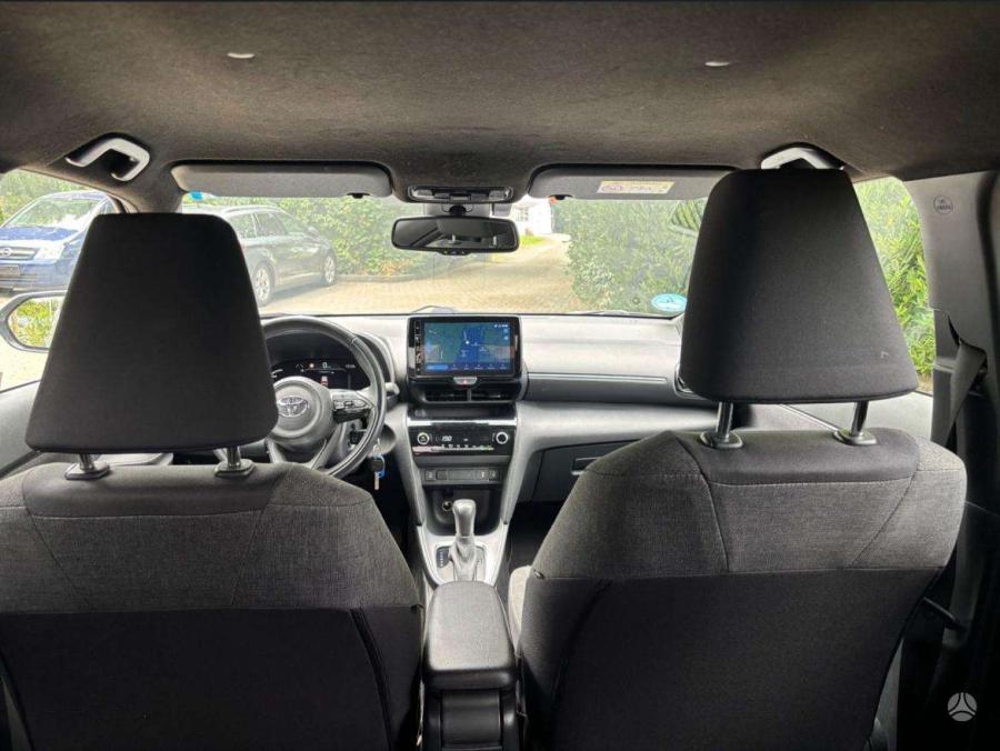 Серый Тойота Yaris Cross 2023 в Вильнюс, объемом двигателя 1.50 л и пробегом 145 тыс. км за 17999 €, фото 12 на AUTOMOTO.COM.LV