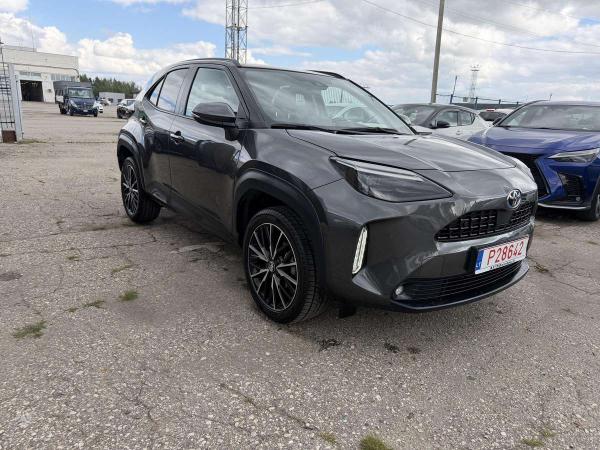 Серый Тойота Yaris Cross 2023 в Паневежис, объемом двигателя 1.50 л и пробегом 77 тыс. км за 19900 €, фото 1 на AUTOMOTO.COM.LV