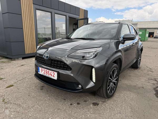 Серый Тойота Yaris Cross 2023 в Паневежис, объемом двигателя 1.50 л и пробегом 77 тыс. км за 19900 €, фото 4 на AUTOMOTO.COM.LV