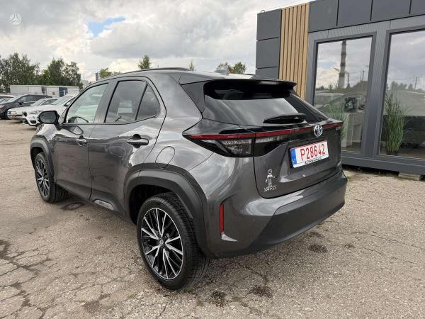Серый Тойота Yaris Cross 2023 в Паневежис, объемом двигателя 1.50 л и пробегом 77 тыс. км за 19900 €, фото 7 на AUTOMOTO.COM.LV