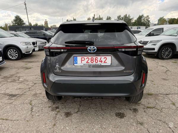 Серый Тойота Yaris Cross 2023 в Паневежис, объемом двигателя 1.50 л и пробегом 77 тыс. км за 19900 €, фото 10 на AUTOMOTO.COM.LV