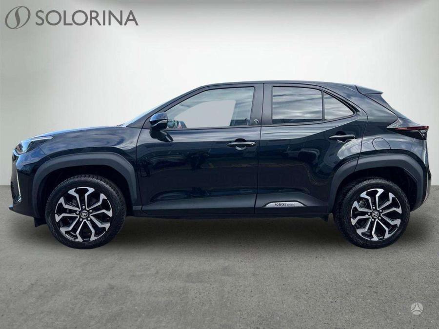 Серый Тойота Yaris Cross 2023 в Клайпеда, объемом двигателя 1.49 л и пробегом 44 тыс. км за 22000 €, фото 4 на AUTOMOTO.COM.LV