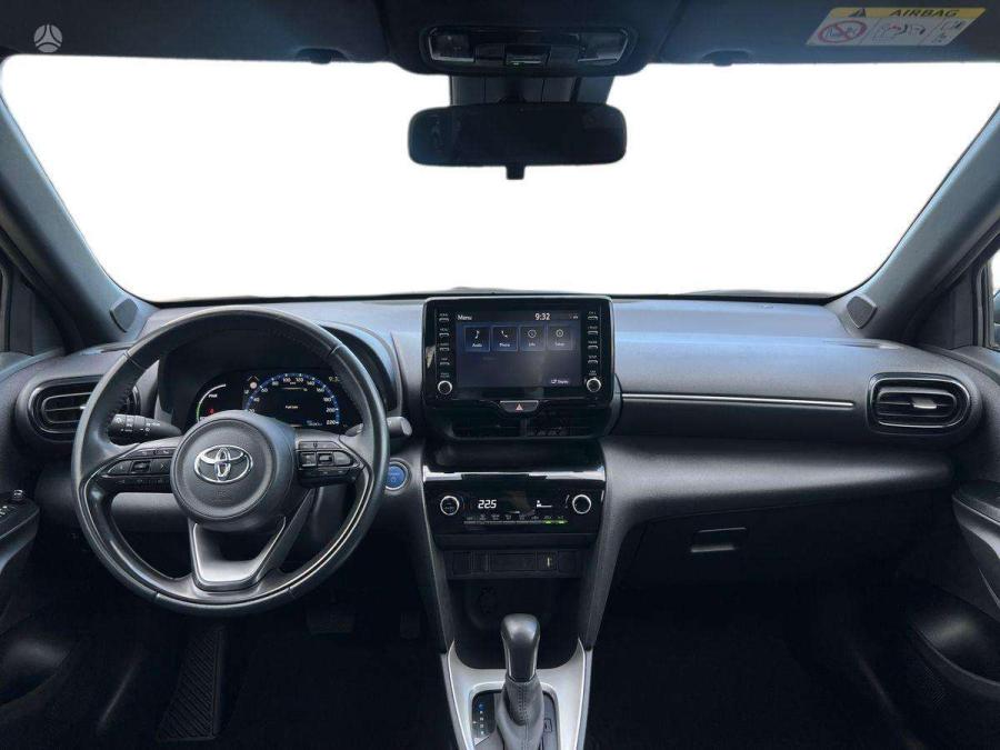 Серый Тойота Yaris Cross 2023 в Клайпеда, объемом двигателя 1.49 л и пробегом 44 тыс. км за 22000 €, фото 9 на AUTOMOTO.COM.LV