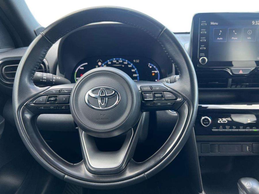 Серый Тойота Yaris Cross 2023 в Клайпеда, объемом двигателя 1.49 л и пробегом 44 тыс. км за 22000 €, фото 10 на AUTOMOTO.COM.LV