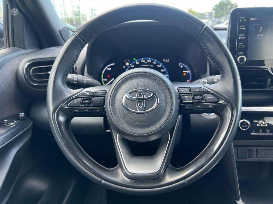 Серый Тойота Yaris Cross 2023 в Клайпеда, объемом двигателя 1.49 л и пробегом 44 тыс. км за 22000 €, фото 13 на AUTOMOTO.COM.LV