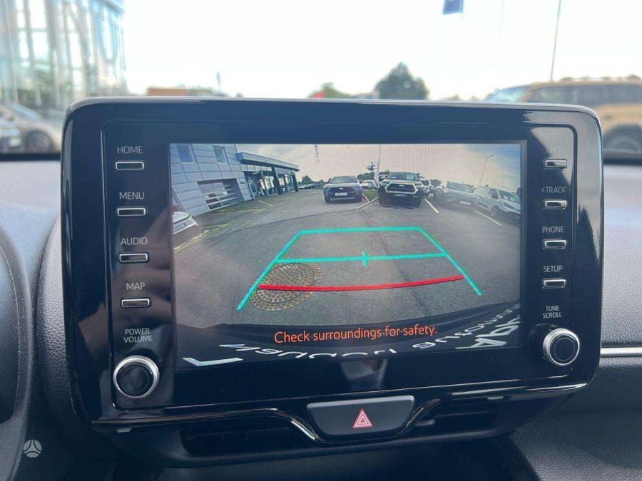 Серый Тойота Yaris Cross 2023 в Клайпеда, объемом двигателя 1.49 л и пробегом 44 тыс. км за 22000 €, фото 15 на AUTOMOTO.COM.LV