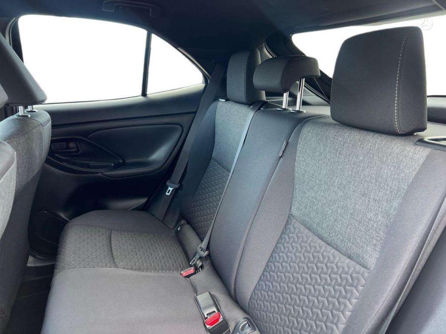 Серый Тойота Yaris Cross 2023 в Клайпеда, объемом двигателя 1.49 л и пробегом 44 тыс. км за 22000 €, фото 20 на AUTOMOTO.COM.LV