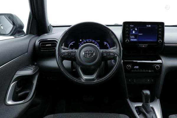 Pelēks Toyota Yaris Cross 2024 Viļņa, ar dzinēja tilpumu 1.49 L un nobraukumu 50 tūkst. km par 25500 €, foto 8 vietnē AUTOMOTO.COM.LV