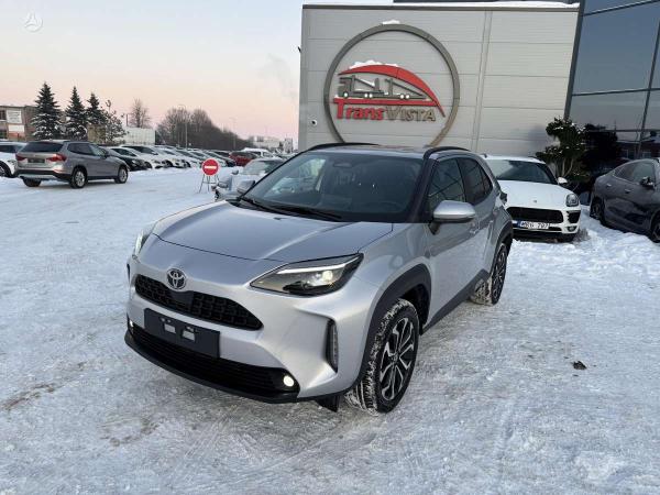 Серый Тойота Yaris Cross 2024 в Тельшяй, объемом двигателя 1.49 л и пробегом 8 тыс. км за 22500 €, фото 1 на AUTOMOTO.COM.LV