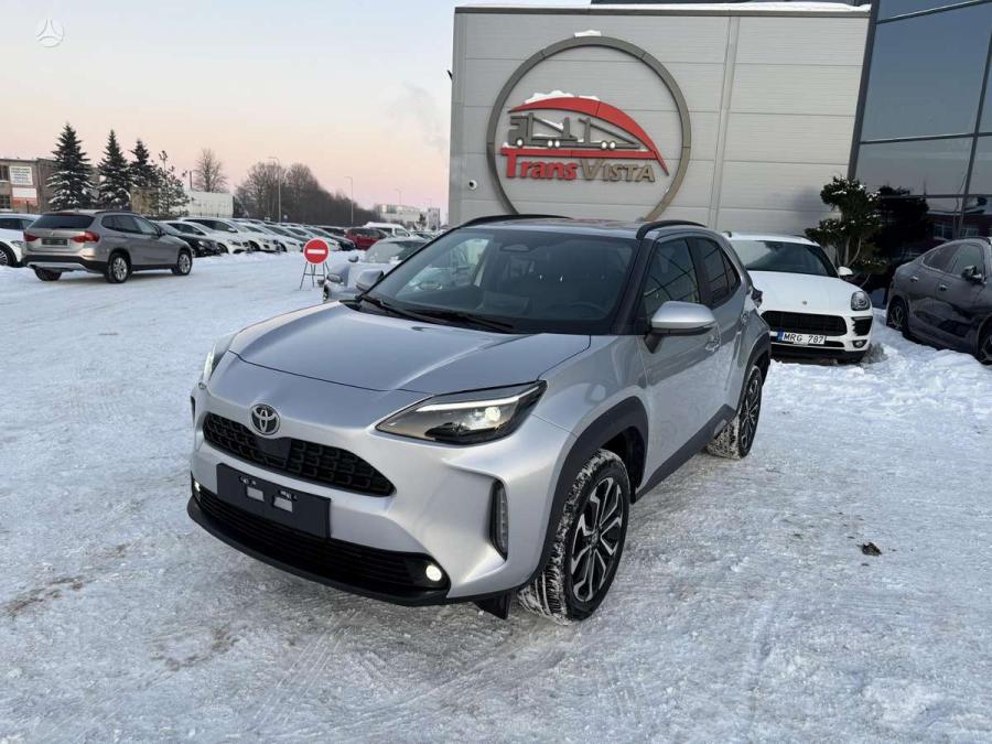 Pelēks Toyota Yaris Cross 2024 Telšiai, ar dzinēja tilpumu 1.49 L un nobraukumu 8 tūkst. km par 22500 €, foto 1 vietnē AUTOMOTO.COM.LV