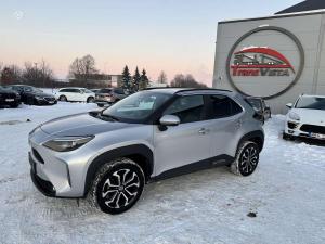 Pelēks Toyota Yaris Cross 2024 Telšiai, ar dzinēja tilpumu 1.49 L un nobraukumu 8 tūkst. km par 22500 €, foto 2 vietnē AUTOMOTO.COM.LV