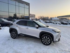 Pelēks Toyota Yaris Cross 2024 Telšiai, ar dzinēja tilpumu 1.49 L un nobraukumu 8 tūkst. km par 22500 €, foto 8 vietnē AUTOMOTO.COM.LV
