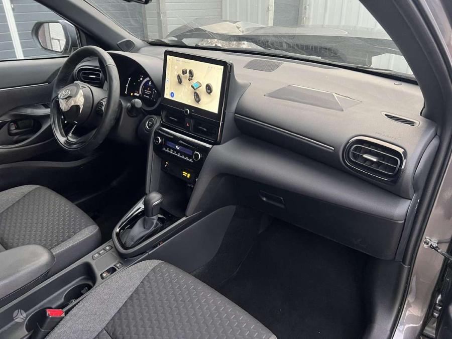 Pelēks Toyota Yaris Cross 2024 Kauņa, ar dzinēja tilpumu 1.49 L un nobraukumu 5 tūkst. km par 8900 €, foto 13 vietnē AUTOMOTO.COM.LV