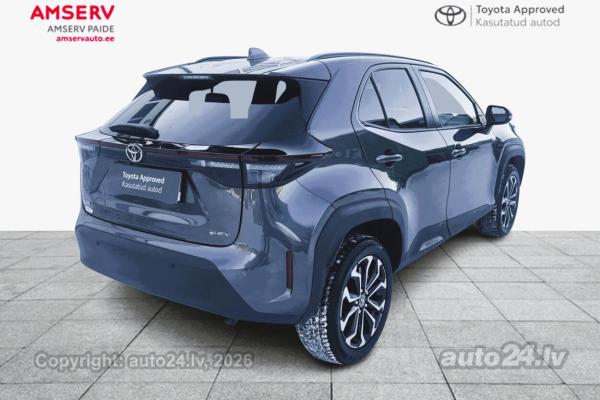 Pelēks Toyota Yaris Cross 2024 Paide, ar dzinēja tilpumu 1.50 L un nobraukumu 18 tūkst. km par 24490 €, foto 2 vietnē AUTOMOTO.COM.LV