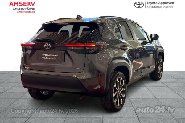 Серый Тойота Yaris Cross 2024 в Пярну, объемом двигателя 1.50 л и пробегом 20 тыс. км за 24490 €, фото 2 на AUTOMOTO.COM.LV