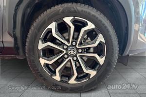 Pelēks Toyota Yaris Cross 2024 Pērnava, ar dzinēja tilpumu 1.50 L un nobraukumu 20 tūkst. km par 24490 €, foto 15 vietnē AUTOMOTO.COM.LV