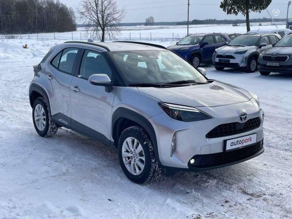 Pelēks Toyota Yaris Cross 2024 Ukmergė, ar dzinēja tilpumu 1.49 L un nobraukumu 38 tūkst. km par 22900 €, foto 3 vietnē AUTOMOTO.COM.LV