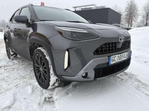 Pelēks Toyota Yaris Cross 2024 Kauņa, ar dzinēja tilpumu 1.50 L un nobraukumu 60 tūkst. km par 23900 €, foto  vietnē AUTOMOTO.COM.LV