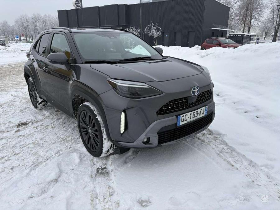 Pelēks Toyota Yaris Cross 2024 Kauņa, ar dzinēja tilpumu 1.50 L un nobraukumu 60 tūkst. km par 23900 €, foto 2 vietnē AUTOMOTO.COM.LV
