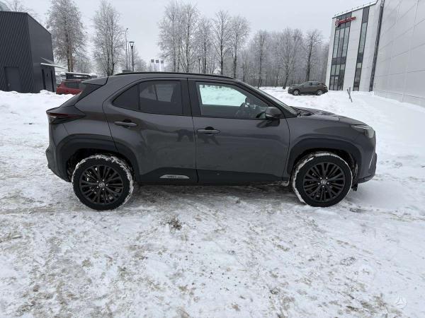 Pelēks Toyota Yaris Cross 2024 Kauņa, ar dzinēja tilpumu 1.50 L un nobraukumu 60 tūkst. km par 23900 €, foto 3 vietnē AUTOMOTO.COM.LV