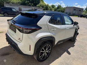 Grey Toyota Yaris Cross 2024 in Gargzdai, with an engine capacity of 1.50 L and mileage of 76 thousand km for 15900 €, photo 3 on AUTOMOTO.COM.LV