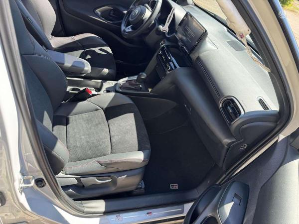 Grey Toyota Yaris Cross 2024 in Gargzdai, with an engine capacity of 1.50 L and mileage of 76 thousand km for 15900 €, photo 8 on AUTOMOTO.COM.LV