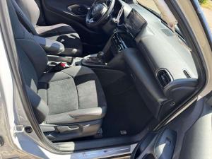 Grey Toyota Yaris Cross 2024 in Gargzdai, with an engine capacity of 1.50 L and mileage of 76 thousand km for 15900 €, photo 9 on AUTOMOTO.COM.LV