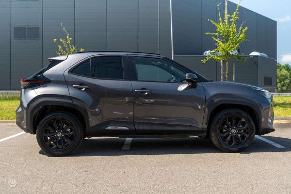 Pelēks Toyota Yaris Cross 2024 Viļņa, ar dzinēja tilpumu 1.49 L un nobraukumu 23 tūkst. km par 22500 €, foto 7 vietnē AUTOMOTO.COM.LV