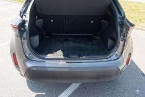 Grey Toyota Yaris Cross 2024 in Vilnius, with an engine capacity of 1.49 L and mileage of 23 thousand km for 22500 €, photo 16 on AUTOMOTO.COM.LV