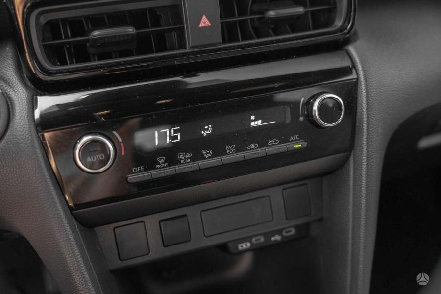 Grey Toyota Yaris Cross 2024 in Vilnius, with an engine capacity of 1.49 L and mileage of 23 thousand km for 22500 €, photo 25 on AUTOMOTO.COM.LV
