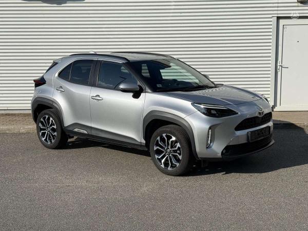 Серый Тойота Yaris Cross 2024 в Вильнюс, объемом двигателя 1.49 л и пробегом 24 тыс. км за 24500 €, фото 2 на AUTOMOTO.COM.LV