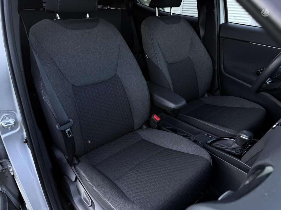 Grey Toyota Yaris Cross 2024 in Vilnius, with an engine capacity of 1.49 L and mileage of 24 thousand km for 24500 €, photo 11 on AUTOMOTO.COM.LV