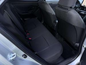 Grey Toyota Yaris Cross 2024 in Vilnius, with an engine capacity of 1.49 L and mileage of 24 thousand km for 24500 €, photo 12 on AUTOMOTO.COM.LV