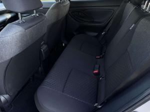 Grey Toyota Yaris Cross 2024 in Vilnius, with an engine capacity of 1.49 L and mileage of 24 thousand km for 24500 €, photo 13 on AUTOMOTO.COM.LV