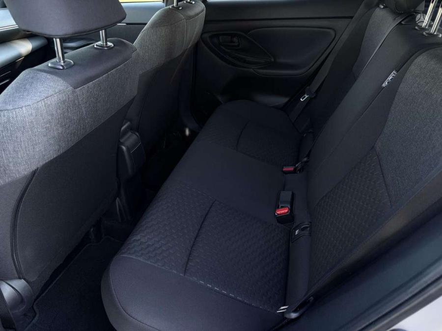 Grey Toyota Yaris Cross 2024 in Vilnius, with an engine capacity of 1.49 L and mileage of 24 thousand km for 24500 €, photo 13 on AUTOMOTO.COM.LV